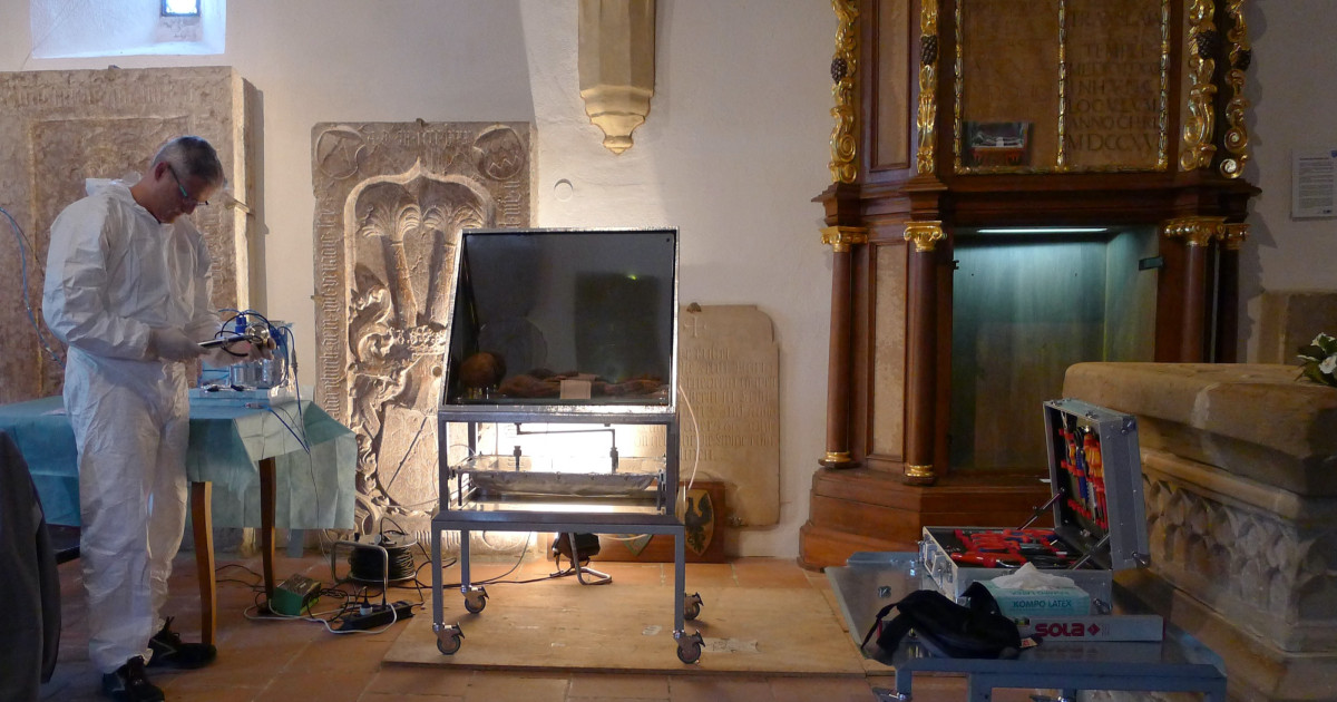 Un nuovo brevetto per la teca che protegge le mummie / Academia